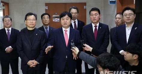 접경지역 기초단체장 군인 외출·외박구역 제한 폐지 정책 규탄