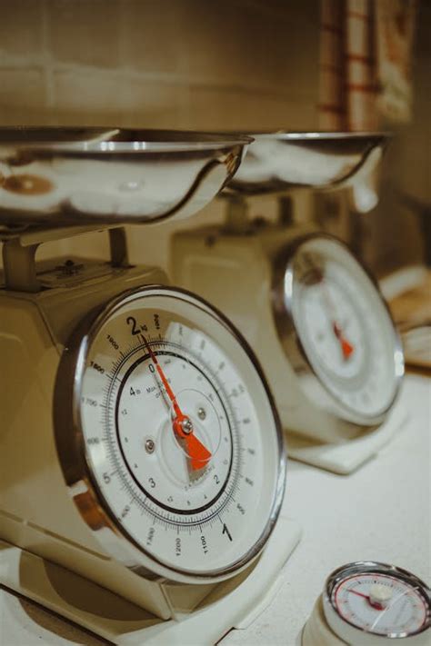 가전제품 가정 가정의 가젯 게이지 계량 구경 측정 구식 균형 금속 기계의 기기 다이얼 디스플레이 디자인 레트로 매뉴얼 메커니즘 메탈릭 무게