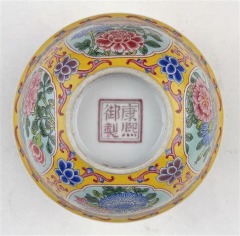清康熙 黄地开光珐琅彩花卉图碗 底部 北京故宫博物院馆藏 古玩图集网