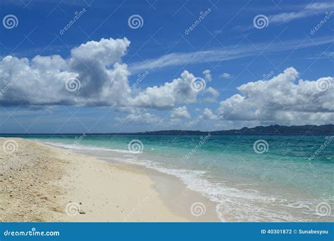 Il Mare Ed Il Cielo Blu In Okinawa Fotografia Stock Immagine Di Scenico Rilassamento