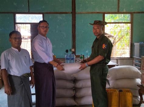 ငဖဲမြို့နယ်အတွင်း ယာယီနေရပ်စွန့်ခွာသူ အိမ်ထောင်စုဝင်များအား အခြေခံစားသောက်ကုန်များ ထောက်ပံ့ပေးအပ