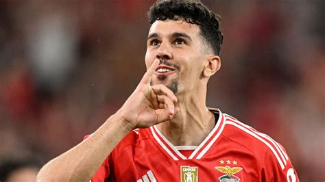 Chelsea On Alert As Psg Submits Contract Offer To Benficas Tomás Araújo