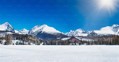 태양이 있는 아름다운 겨울 산 풍경 하이 타트라스 슬로바키아 사진 Unsplash의 복사 공간 이미지