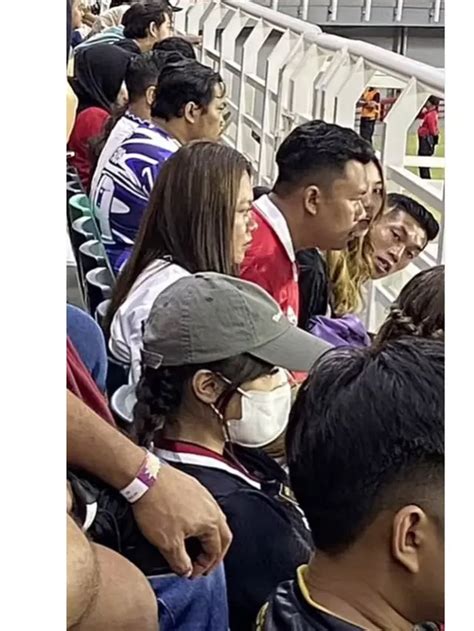 6 Potret Fuji Kepergok Nonton Timnas di Surabaya, Dinner Bareng Asnawi Mangkualam - Hot Liputan6.com