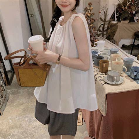 옥수수클로젯 여름신상오피스룩 셔링넥 민소매 나시셔츠 쉬폰 플레어 나시블라우스 리본끈 화이트 베이지 오버핏 뱃살커버 러블리 직장인 정장이너 데이트룩 하객블라우스 20대