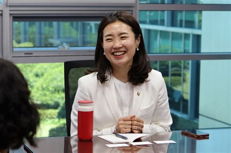 與김소희 ‘기후금융 특별법 발의“철강·반도체 등 저탄소 전환 지원”