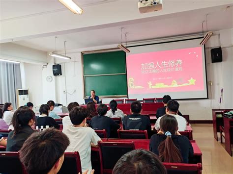 商学院党总支书记为毕业生党员讲党课 安阳工学院