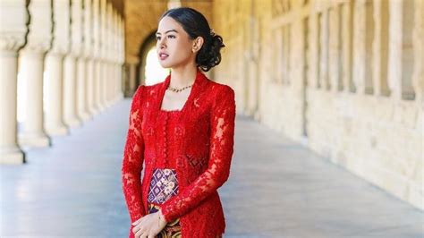 HUT Ke RI Potret Artis Cantik Pakai Kebaya Merah Kian Memesona Okezone Lifestyle