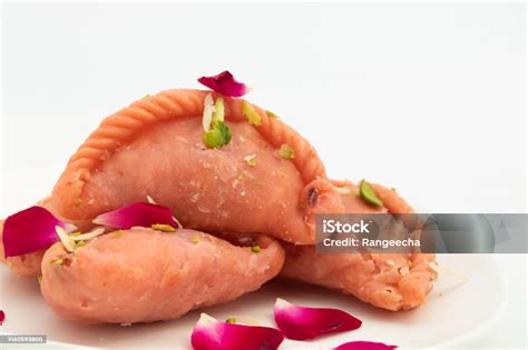 로즈 구지아 미타이도 굴라비 구지야 피루키야 피루키아 페다키야 카란지 바순디 구그라 수지 치겐지 마와 코야 Chasni Mava