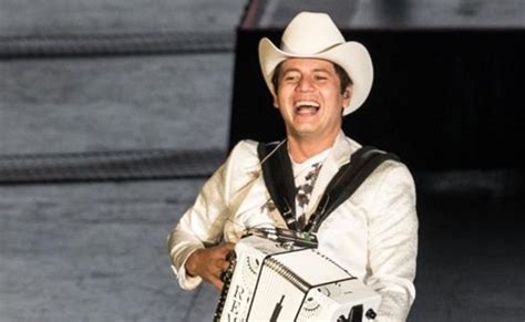 Remmy Valenzuela Es Acusado De Golpear Brutalmente A Su Primo Y A Su