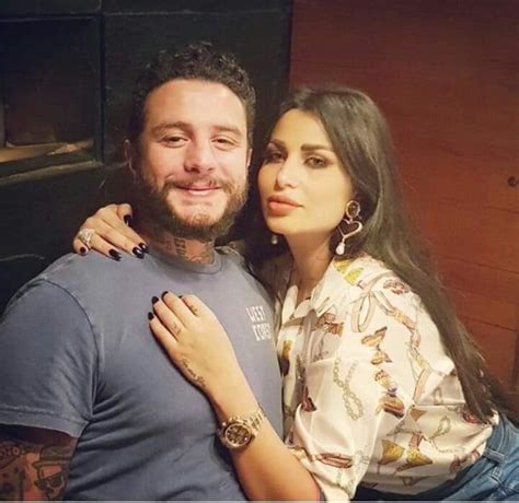 زوجة أحمد الفيشاوى ترد على شائعة طلاقهما بـ10 صور فى حضنه اليوم السابع