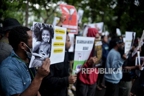 Aksi Unjuk Rasa Mahasiswa Papua Di Komnas Ham Republika Online