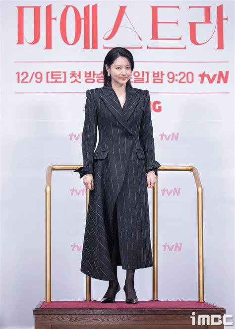 포토 이영애 천재 지휘자로 변신