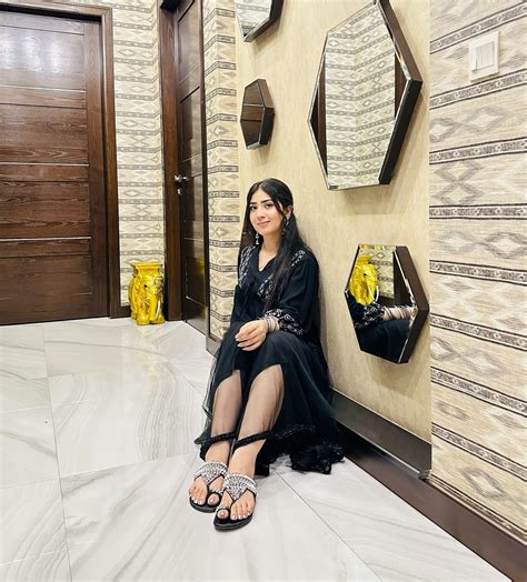 Zohra Umer Ali Qureshis Feet