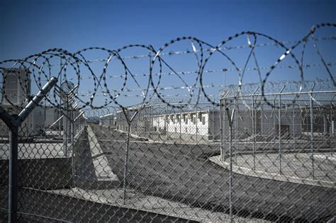 Immigration De Nouveaux Sites Pour Doubler La Capacité Des Centres De