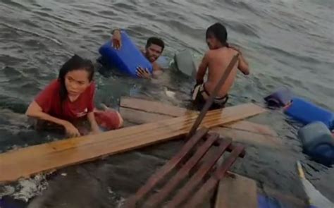 Diterjang Ombak Perahu Pengangkut Guru Terbalik JPNN Papua