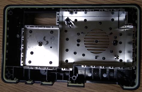 金属与塑胶怎么连接在一起？