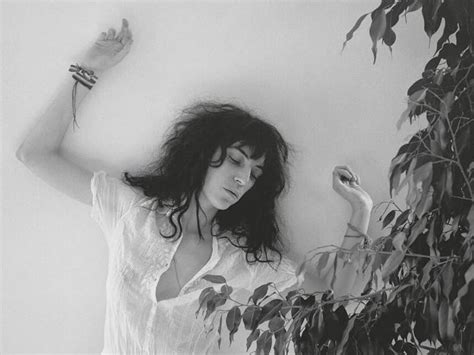Intimate And Intriguing Patti Smiths Memoir Offers New Revelations