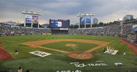 ‘휴일징검다리 연휴 첫날 Kbo 잠실 롯데 두산전 2만3750석 매진시즌 18호 만원사례 Ss잠실in