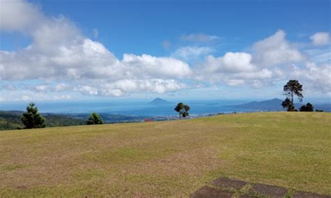 Puncak Bukit Tetetana Menikmati Panorama Kota Manado Dari Ketinggian