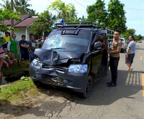 Laka Lantas Di Bengkulu Selatan Mobil Daihatsu Grand Max Tabrak