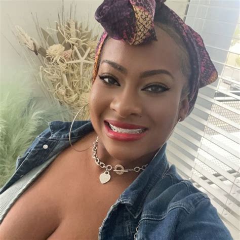 Wifeytype83 Beegeee83 • Threads Say More