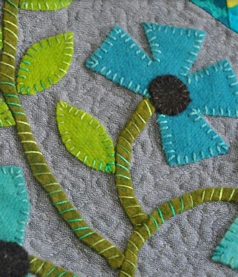 Pin By Mediha Topal On Kaynak çalışmalar Wool Applique Quilts Wool