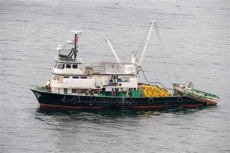 ВМС США перехватили рыболовецкое судно из Ирана с двумя тысячами