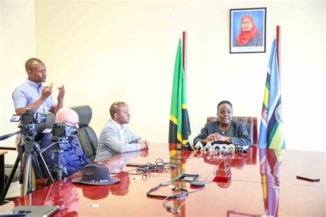 WAZIRI NDALICHAKO AZITAKA TAASISI ZA UMMA KUWA NA WATAALAMU WA LUGHA YA