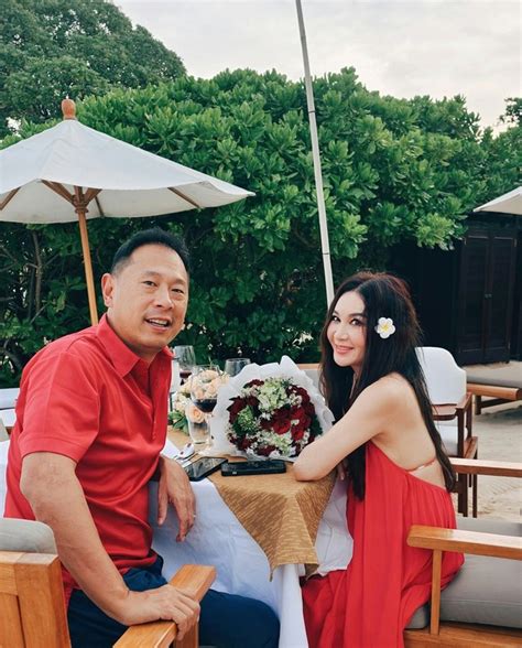 Vợ Chồng ‘bom Sex Ôn Bích Hà Vẫn Mặn Nồng Sau 24 Năm Cưới