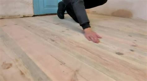 Як правильно мити деревяну підлогу щоб не зіпсувати її Читайте на Ukr Net