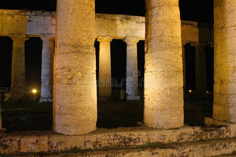 Segesta，夜视图古希腊寺庙 库存照片 图片 包括有 视图 晚上 石头 寺庙 乌贼属 剪切 45157878