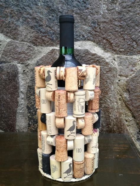 Porta botella elaborada con corchos de vino Visita winenot mx ó