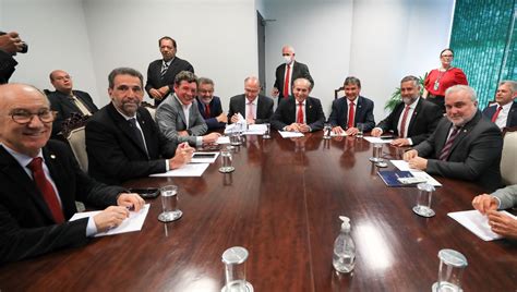 Equipe De Transição De Lula E Membros Do Congresso Se Reúnem Para