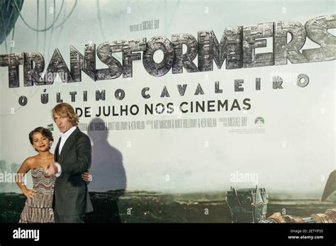 Isabela Moner And Michael Bay During The Photo Call For Transformers