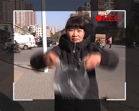 【小莉帮忙】小心了！买靴子送“厚袜子”？雪地靴穿上就掉毛！ 小莉帮忙 小莉帮忙 哔哩哔哩视频