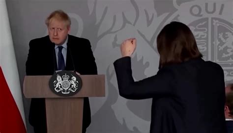Periodista ucraniana quebró en llanto tras emotivo alegato contra Johnson