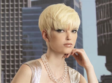 Short Hairstyles For A Woman Who Wants To Express Her Own Personality