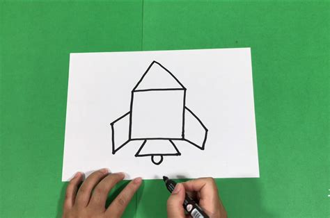 宝宝学画小火箭，30秒教你用三角形正方形画出火箭模型