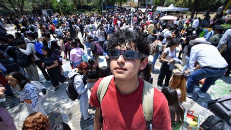 Ve Cómo Se Vivió El Eclipse En El Cch Gaceta Del Colegio De Ciencias