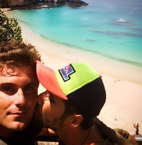 Ego De Férias Thiago Gagliasso Ganha Beijo Do Irmão Bruno Irmandade Notícias De Famosos
