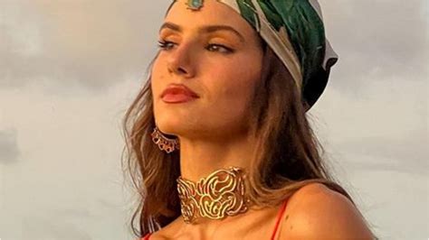 Camila Queiroz Desabafa Sobre Carreira De Modelo E Revela Bastidores