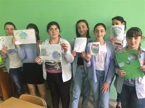 ქუთაისის N23 საჯარო სკოლის მოსწავლეებმა გარემოსდაცვით თემებზე ინგლისურ ენაზე პლაკატები დაამზადეს