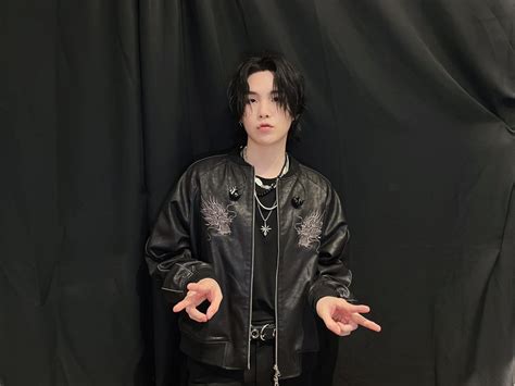 Bts Japan Official On Twitter 今日のbts Hi Japan 雨の日も☔ Suga を止めること