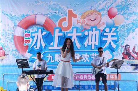 九畹溪撒欢节水上冲关激爽一夏，直播漂流欢乐同行