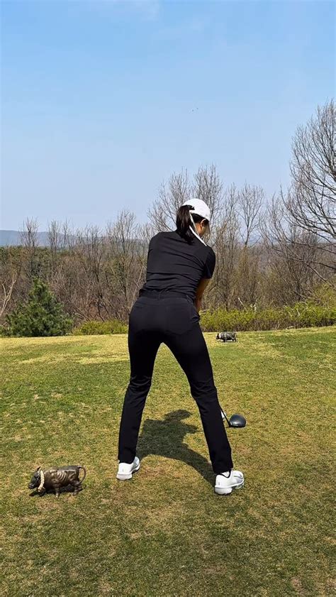 박송이 임팩트에 집중⭐️ 오늘은 간결한 스윙으로 연습👍🏻 오늘은 임팩트에 집중해서 연습했어요 스윙을 하는 내내 계속