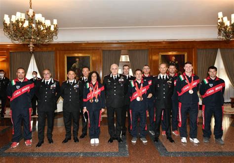 Il Comandante Generale Dei Carabinieri Teo Luzi Incontra I Medagliati