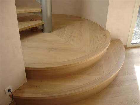Escalier Hélicoïdal Avec Palier En Parquet Les Sens Du Menuisier