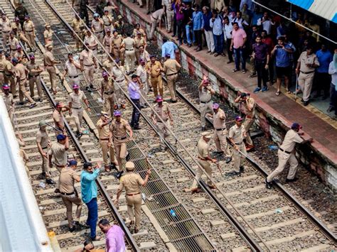 Badlapur Sexual Abuse Case Internet Shut Over 2 Dozen Cops Injured As