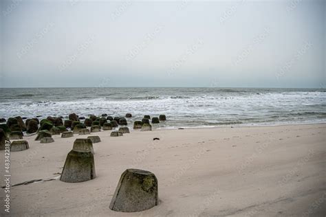 Am Strand Von Hörnum Insel Sylt Mit Tetrapoden Als Küstenschutz Photos